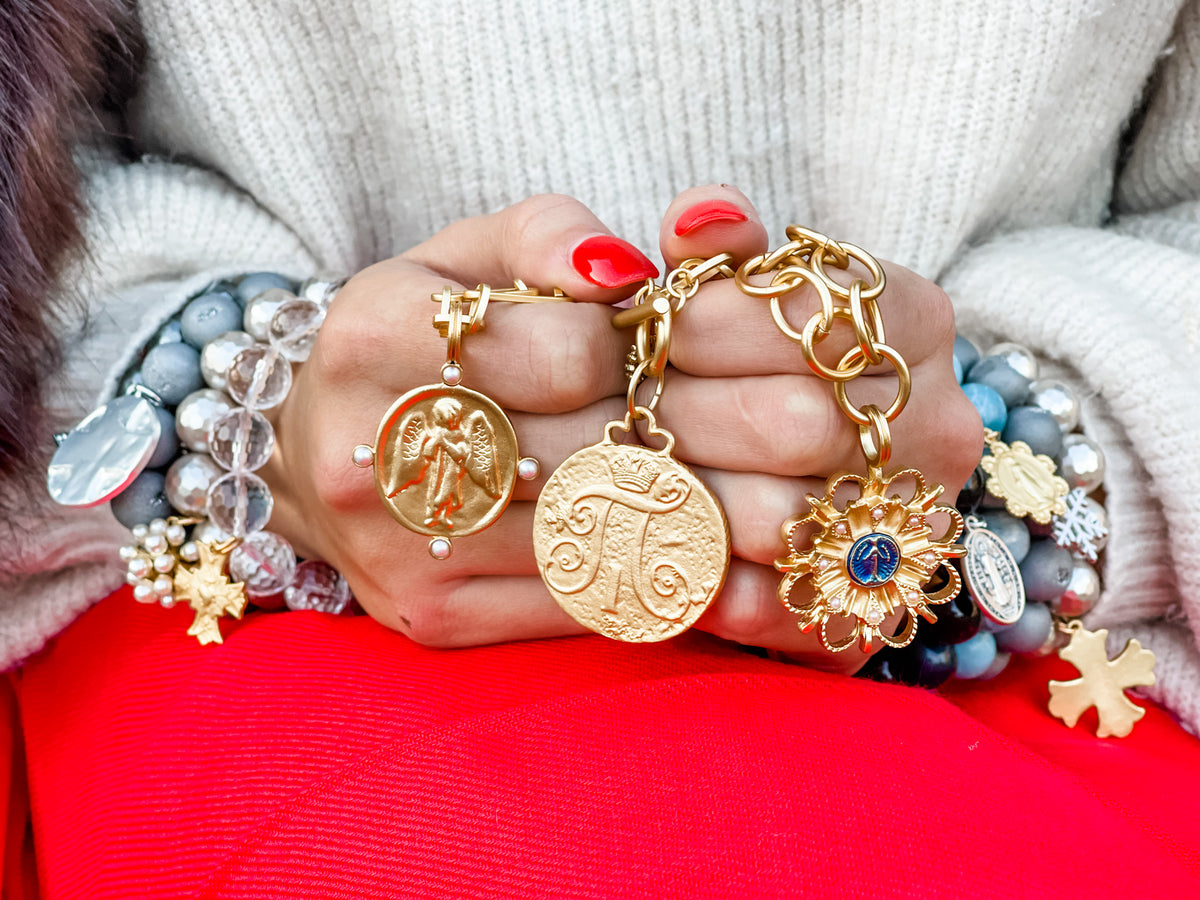 Holiday Bracelet with Vintage Medal – Powerbeads by jen